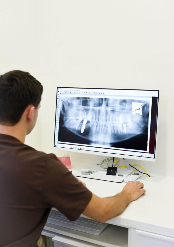 Gaps Between Teeth Diastema Causes Symptoms And Treatment Dpc